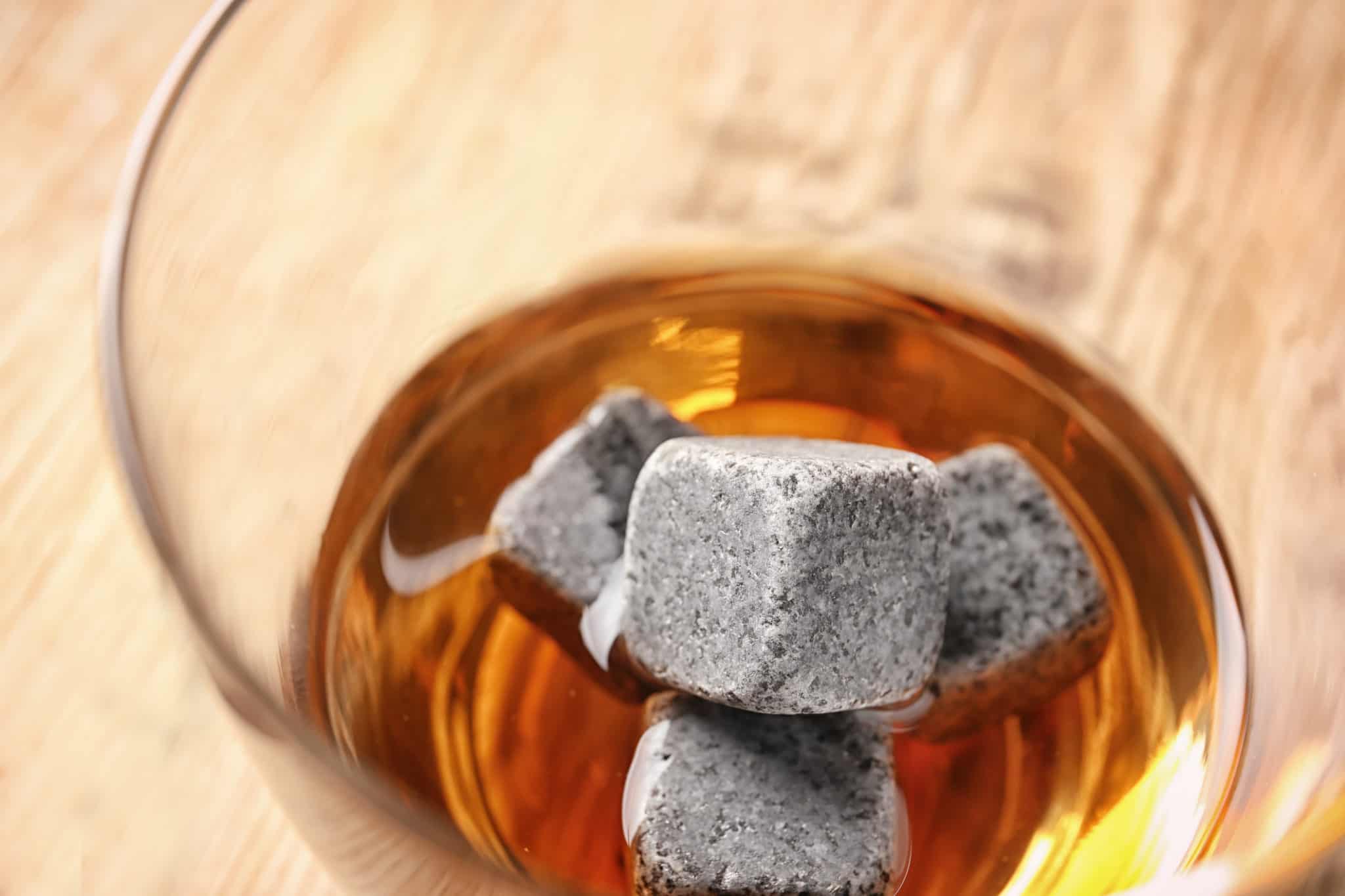 Guide to Using Whiskey Stones Instead of Ice | Any good? – Loving Whiskey